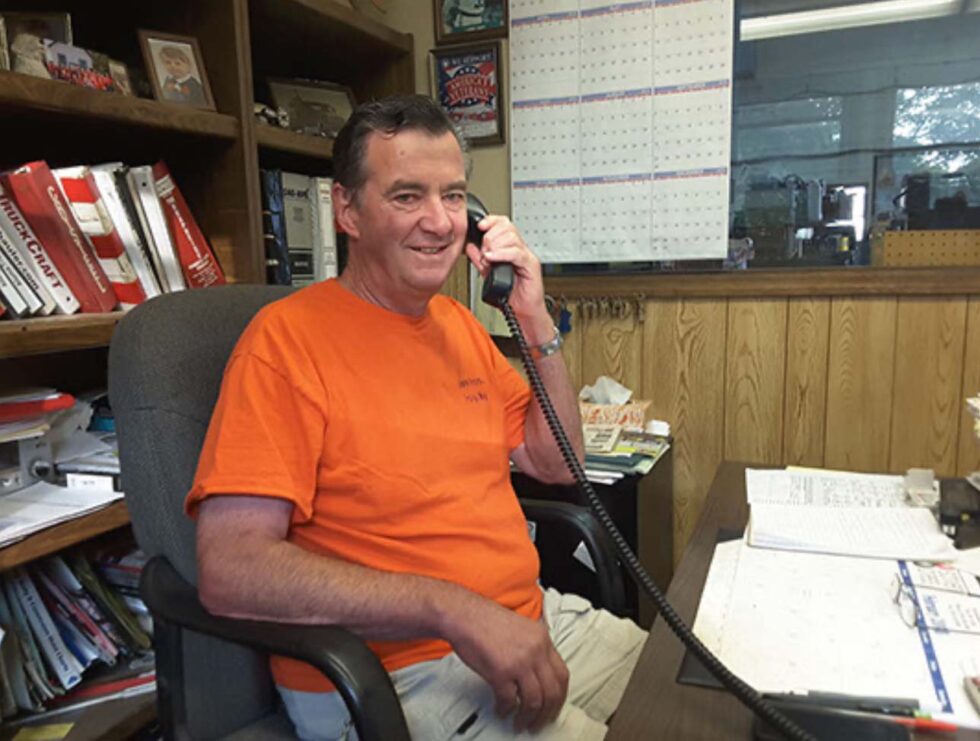 ABOUT | Howe Truck and Trailer